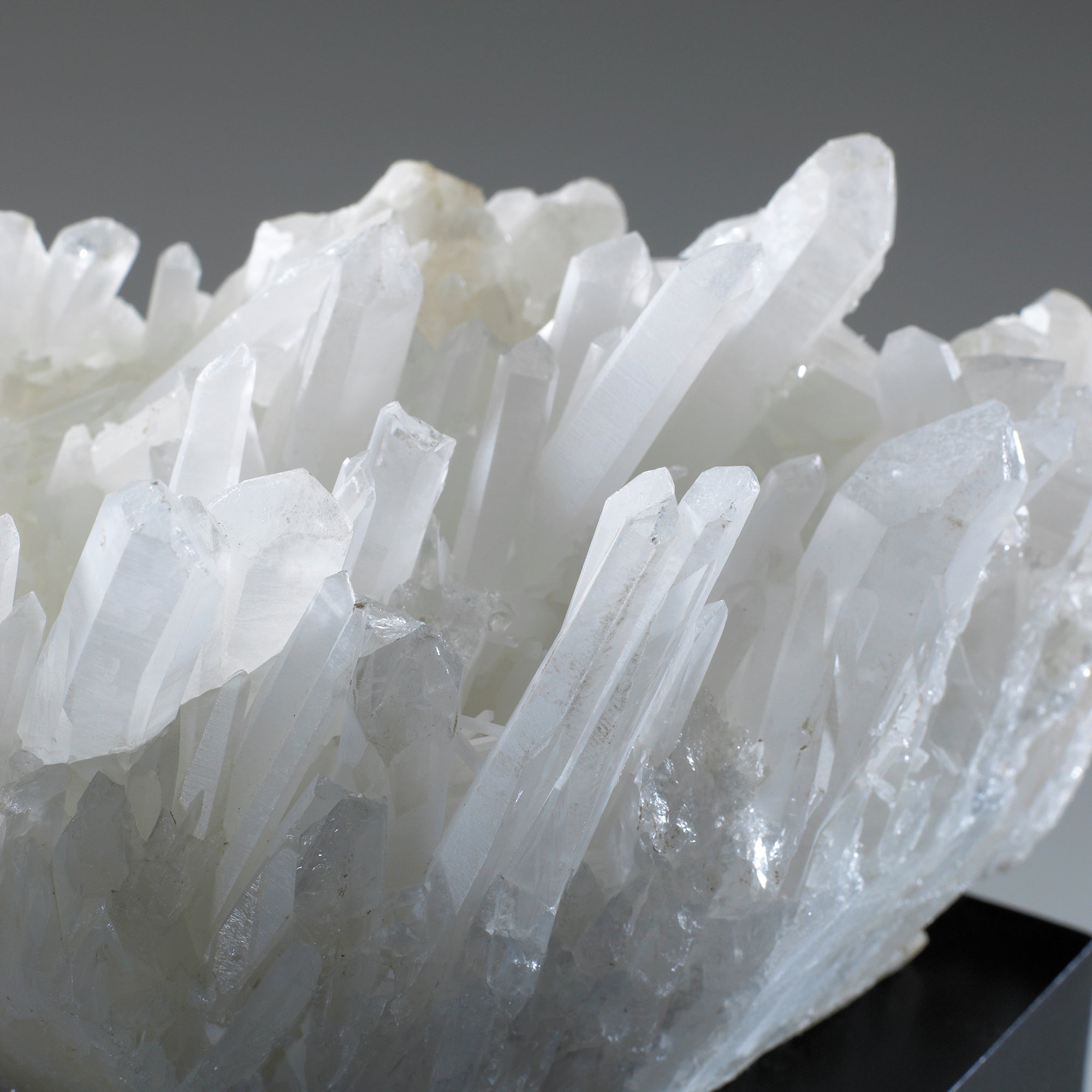 Quartz Table Accent | Black And White Crystal – Medium - Cyan Design