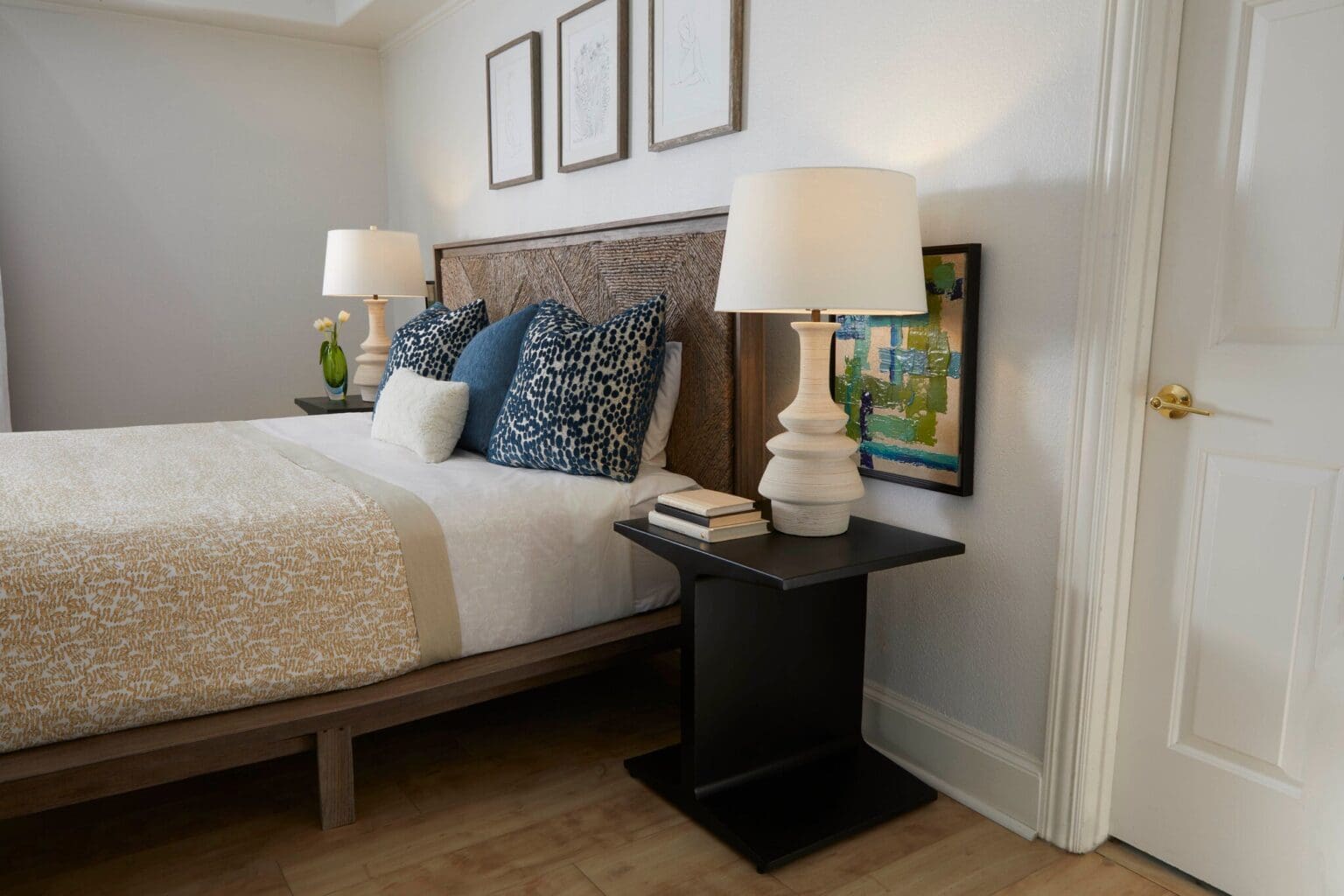 Anvil Side Table | Black - Cyan Design